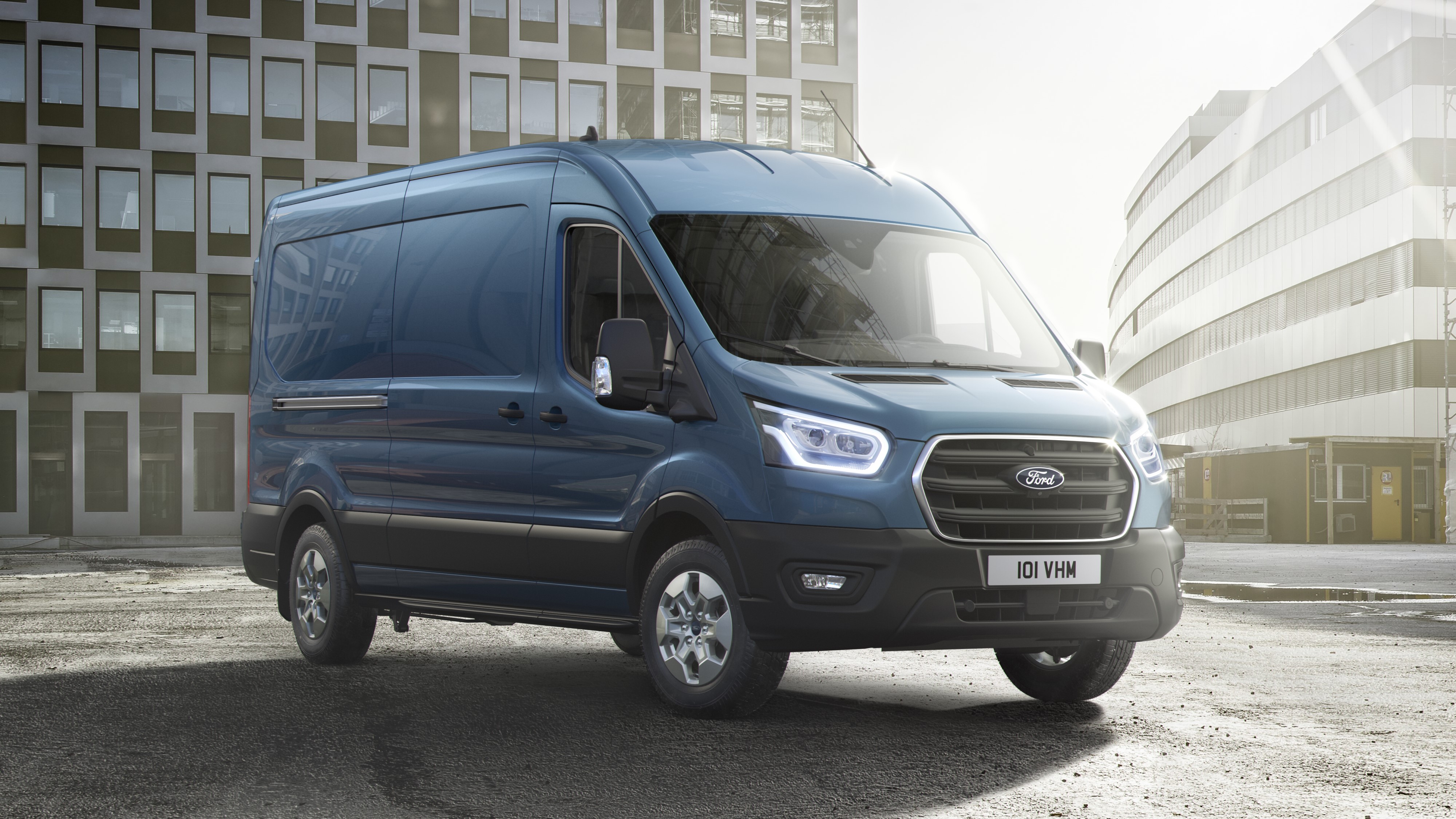 Ford Transit und E-Transit treten 2024 mit neuen digitalen Ford Pro ...