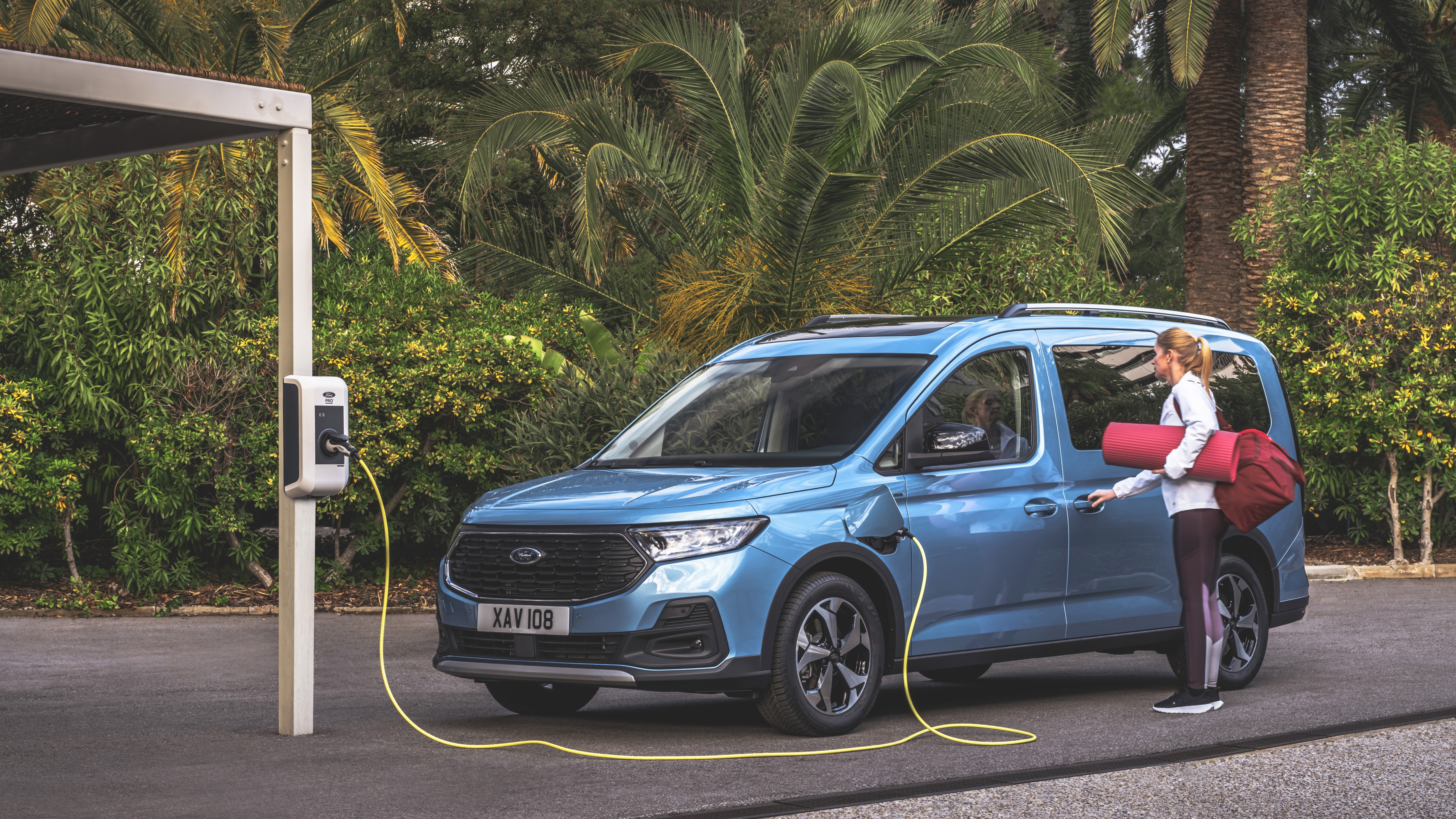 Ford Tourneo Connect PHEV: Elektrifizierter Plug-in-Hybridantrieb macht ...