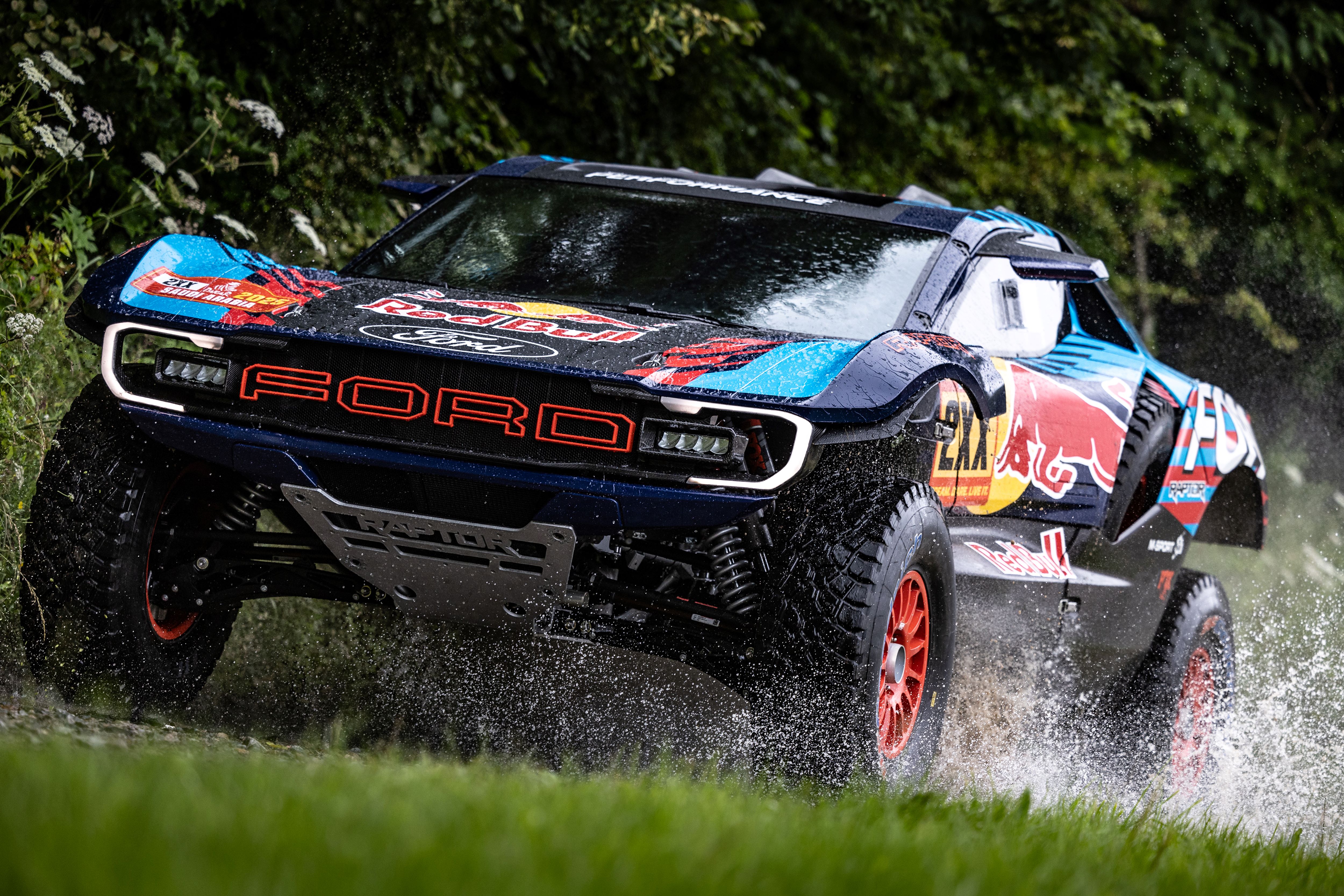 Weltpremiere in Goodwood: Neuer Ford Raptor T1+ zeigt sich bereit für ...