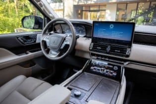 2022 Lincoln Navigator Flight Blue Reserve | Lincoln Media Center