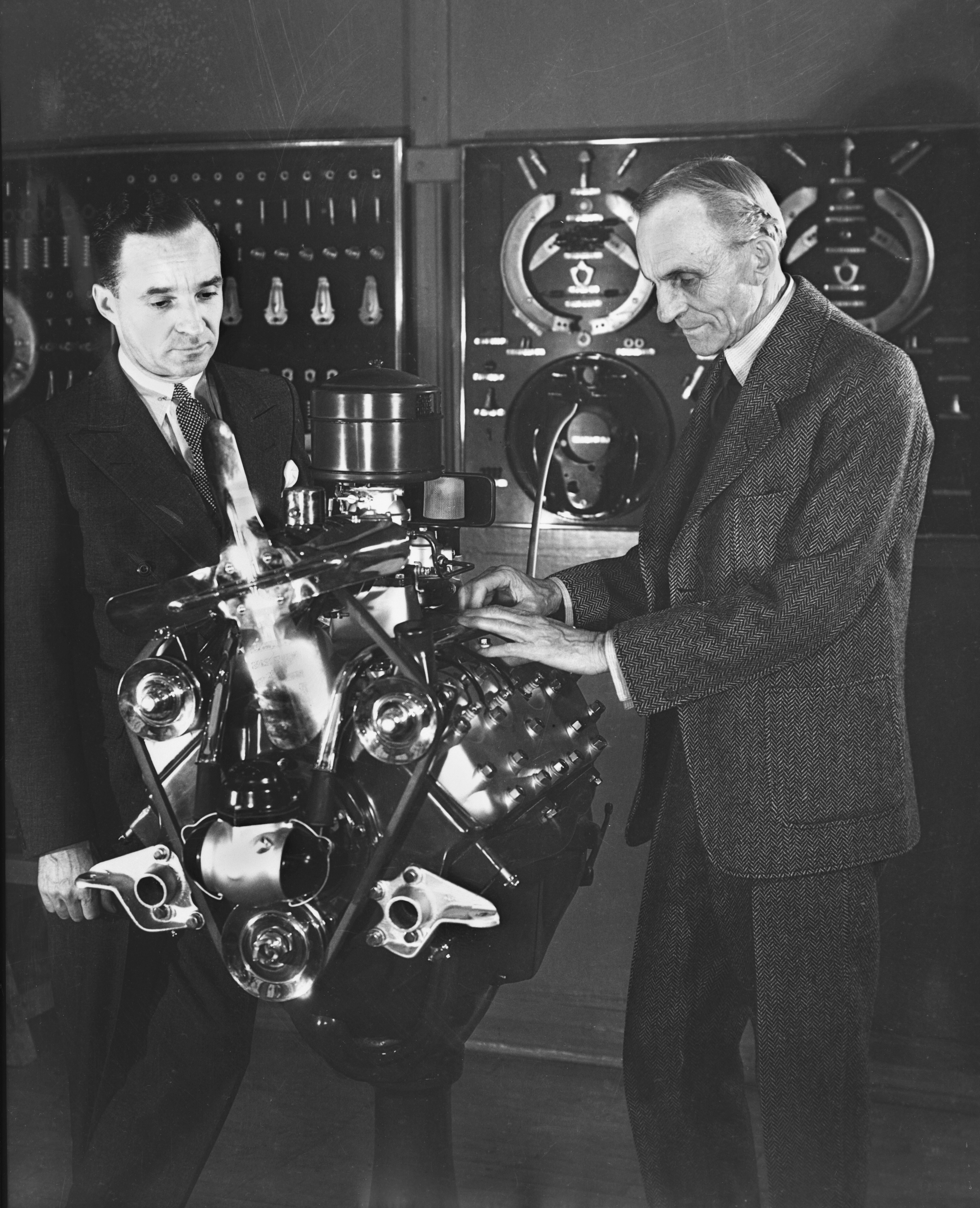 henry ford v8 engine
