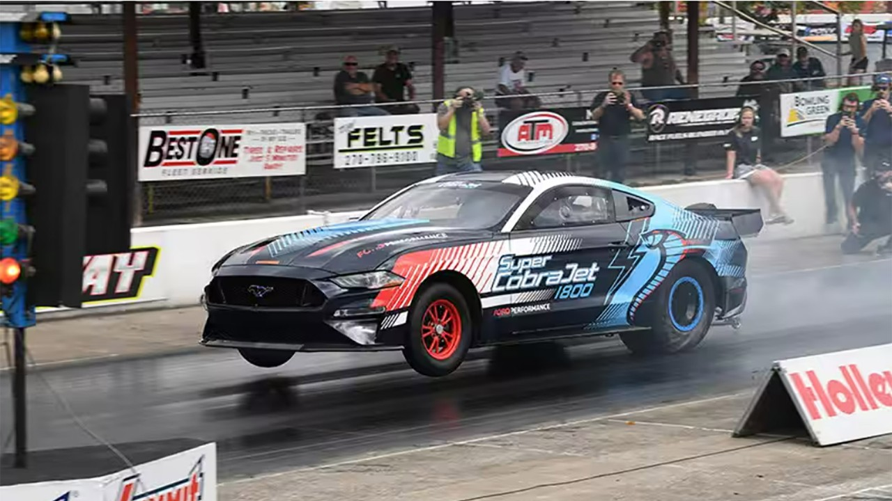 Mustang Super Cobra Jet 1800 bate o terceiro recorde mundial de arrancada | Brazil | Português ...